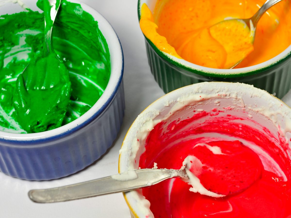 Try Out This Fun DIY Color Changing Food Coloring With Your Kids!