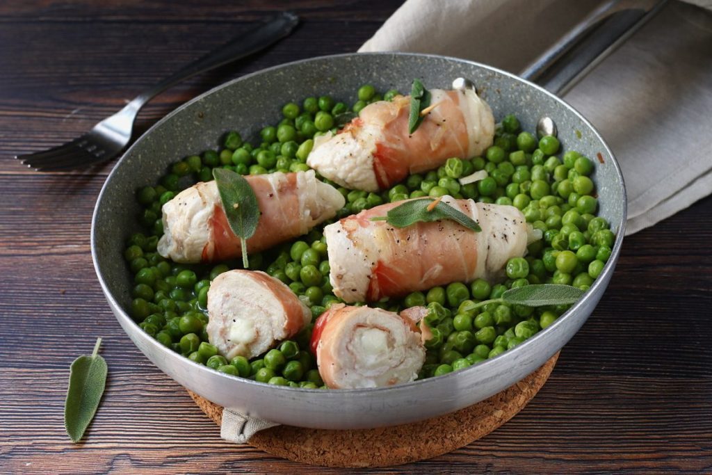 Stuffed Chicken Rolls: the easy recipe for chicken rolls with cheese ...