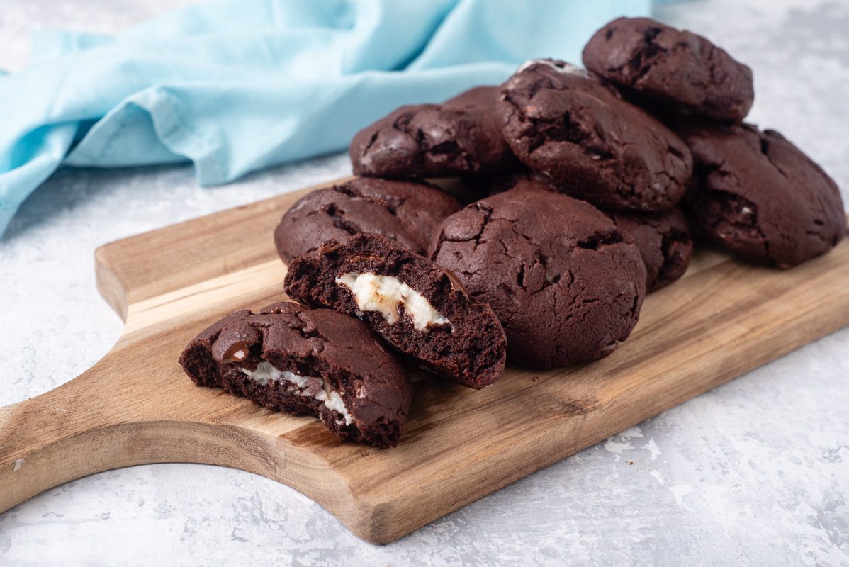 Cream Cheese Stuffed Chocolate Cookies: the decadent chocolate cookie ...