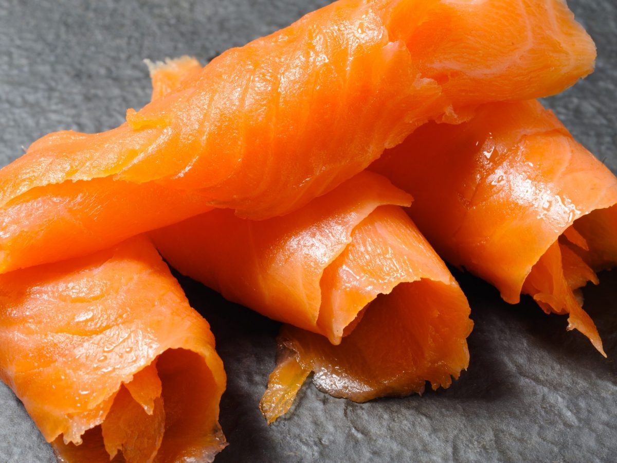 How to choose the right smoked salmon to bring to the table