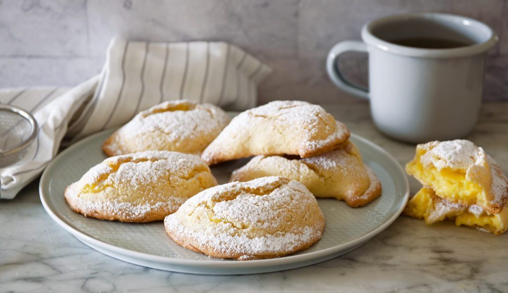 Italian Sfogliatelle Frolle with Custard Recipe