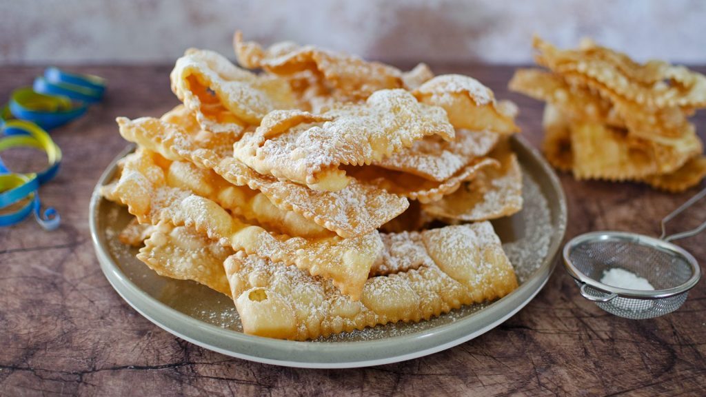 Chiacchiere (Italian Fried Pastries)