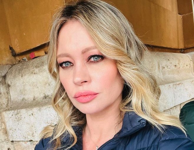 Anna Falchi critica il Grande Fratello: C'è gente che si chiude lì per ...