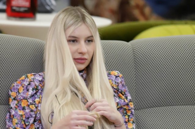 Micol Incorvaia canta Faccetta nera prima della puntata, scatta l ...