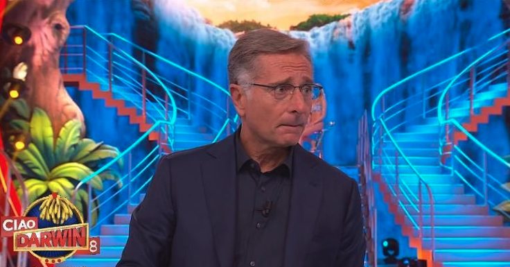 Slitta la nuova edizione di Ciao Darwin: Possibile che lo show di Bonolis non torni in primavera