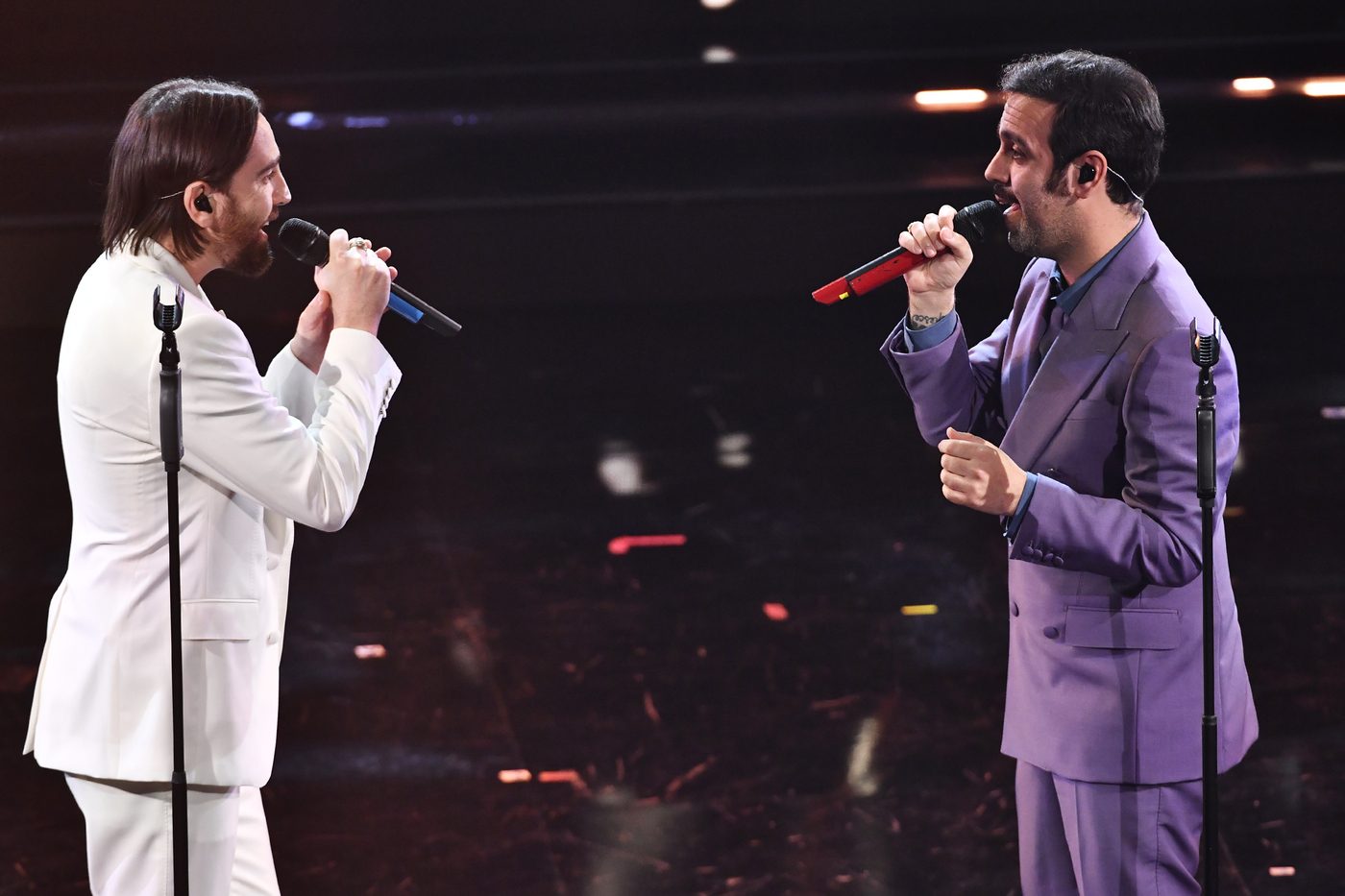 Il testo e il significato di Splash, la canzone di Colapesce Dimartino ...