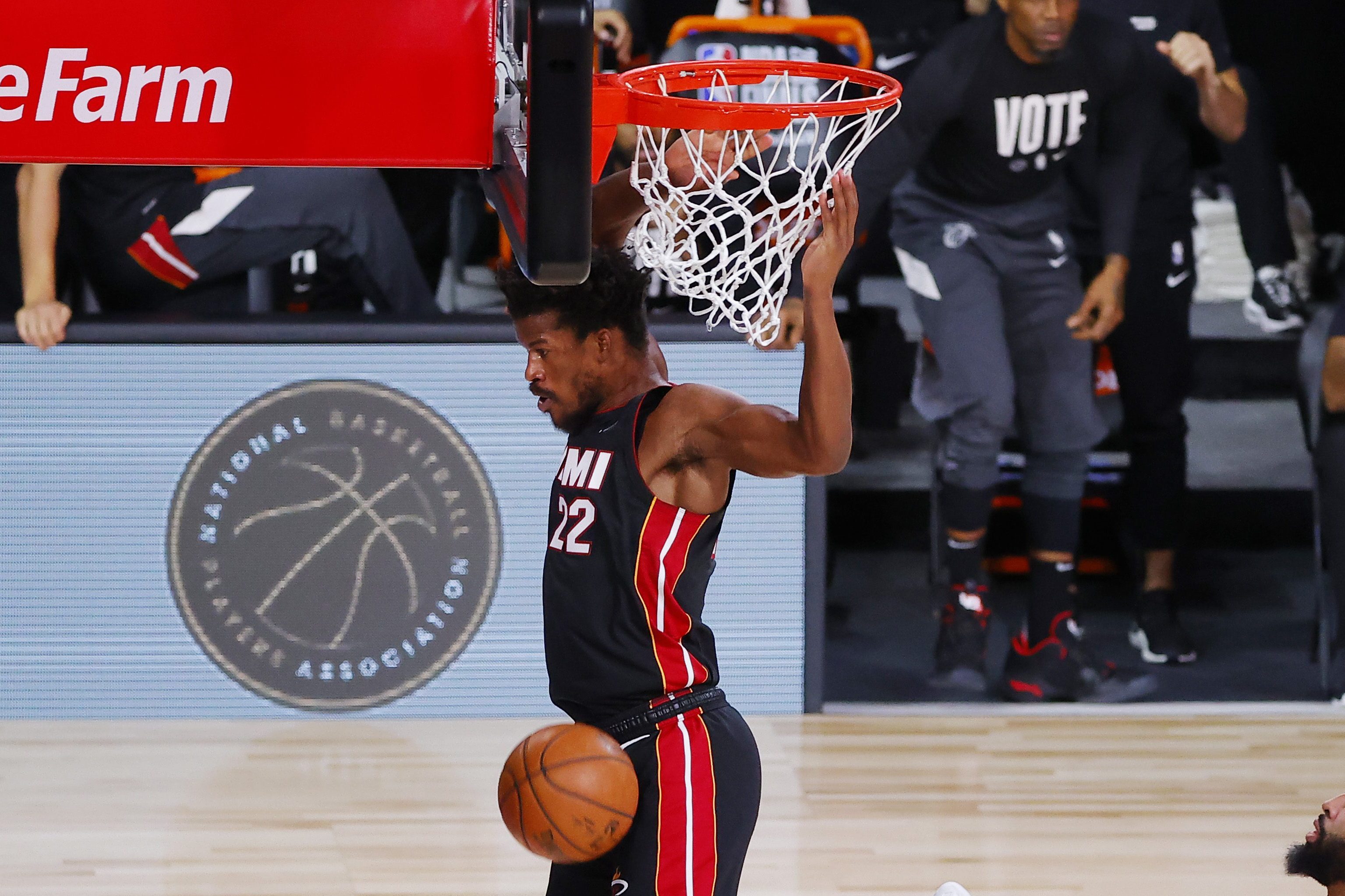 NBA, Jimmy Butler da record: 40 punti in gara 3 delle Finals e i Miami ...