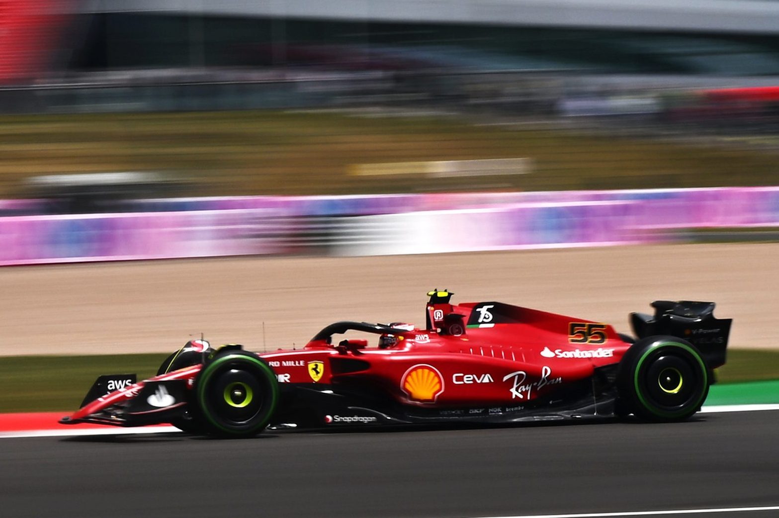 F1, la Ferrari vola nelle prove libere 2 a Silverstone: Sainz davanti, poi Hamilton e Norris