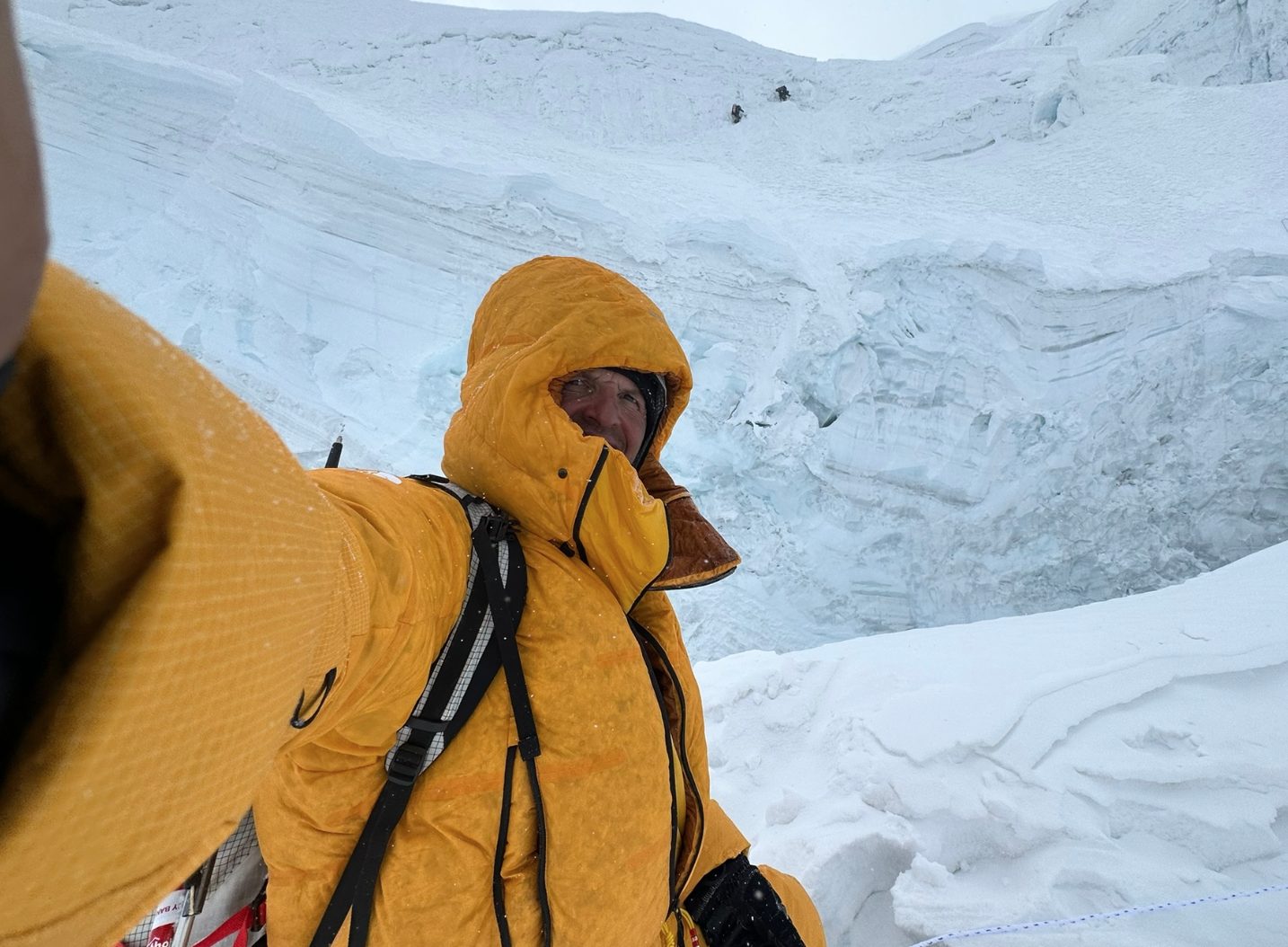 Simone Moro sorpreso a 6300 metri nella scalata del tremendo Manaslu ...