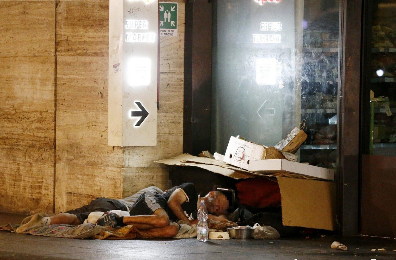 Roma è la città con più senzatetto d'Italia: oltre 22mila le persone ...