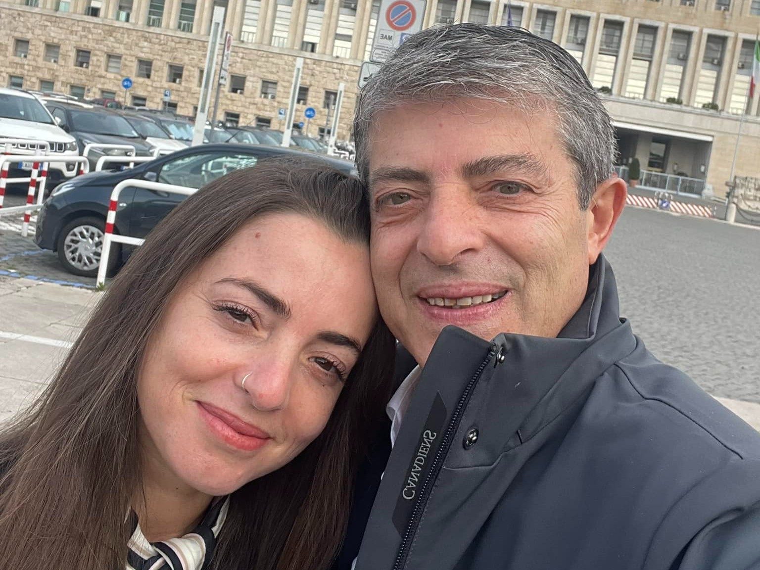 Alessia Piperno liberata, il papà: Finalmente siamo insieme e felici ...