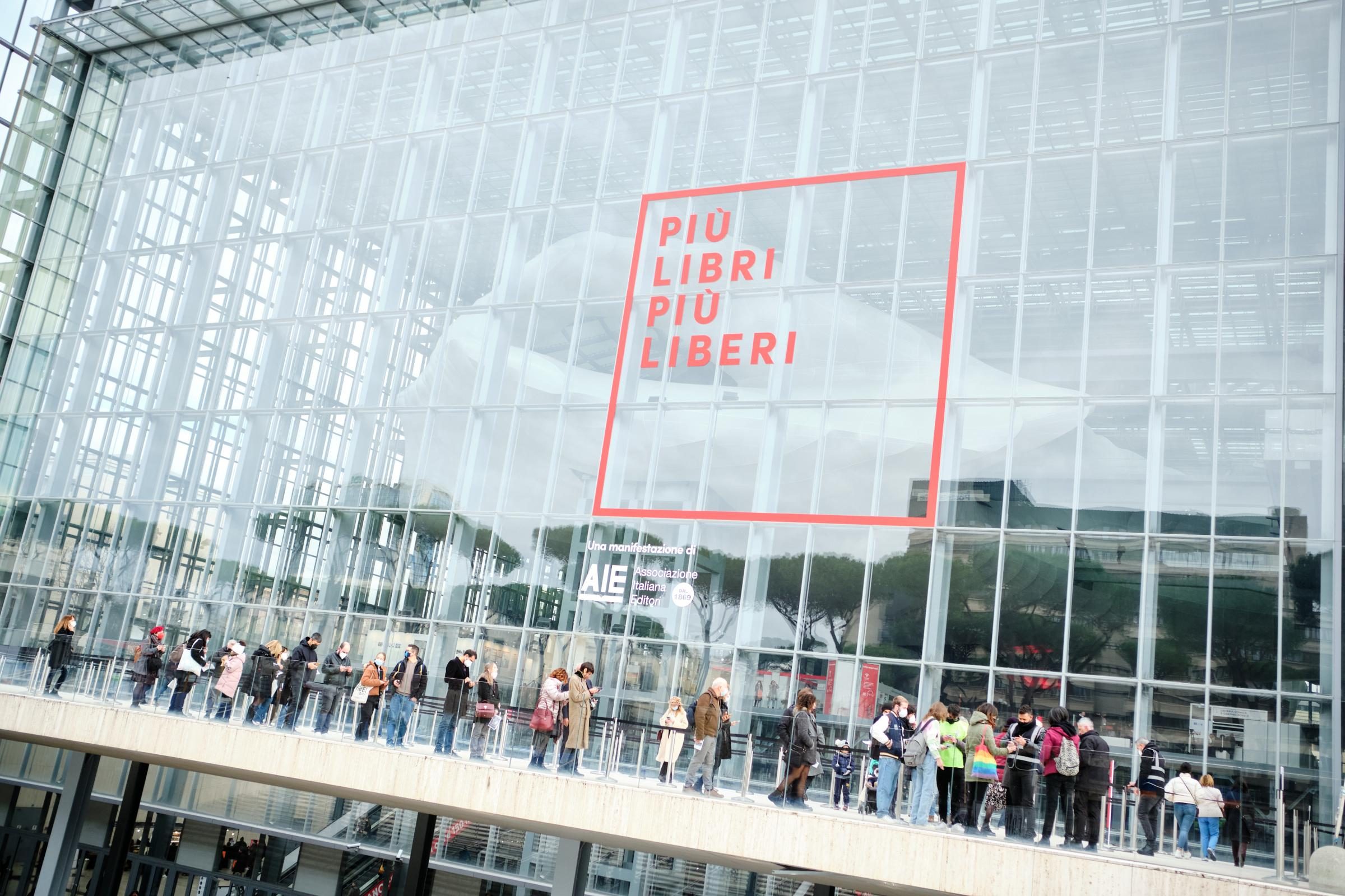 Libraia di Tor Bella Alessandra Laterza contro Più libri più liberi ...