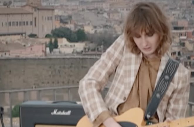 Thomas Raggi dei Maneskin suona sul tetto del Campidoglio: in programma ...