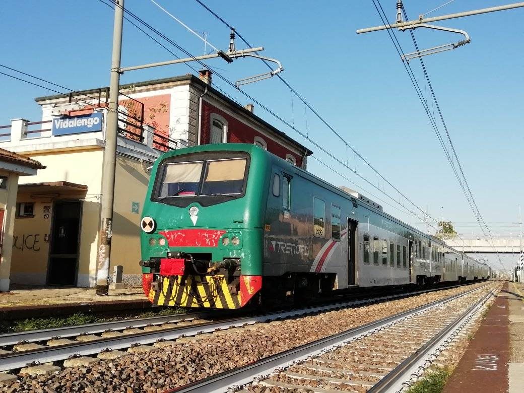 Ragazzo travolto e ucciso da un treno a Lacchiarella: stop alla ...