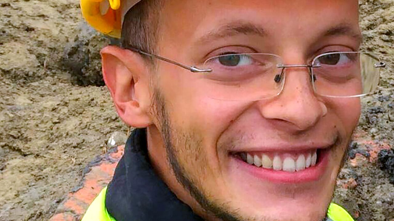 Scontro tra un'auto e un camion del latte: la vittima è il 30enne Luca ...