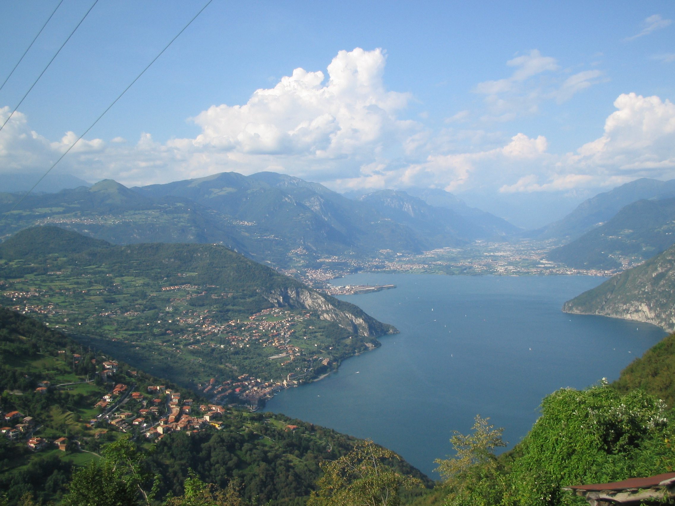 Da Bergamo al Lago d'Iseo: arriva il primo treno turistico con carrozze ...