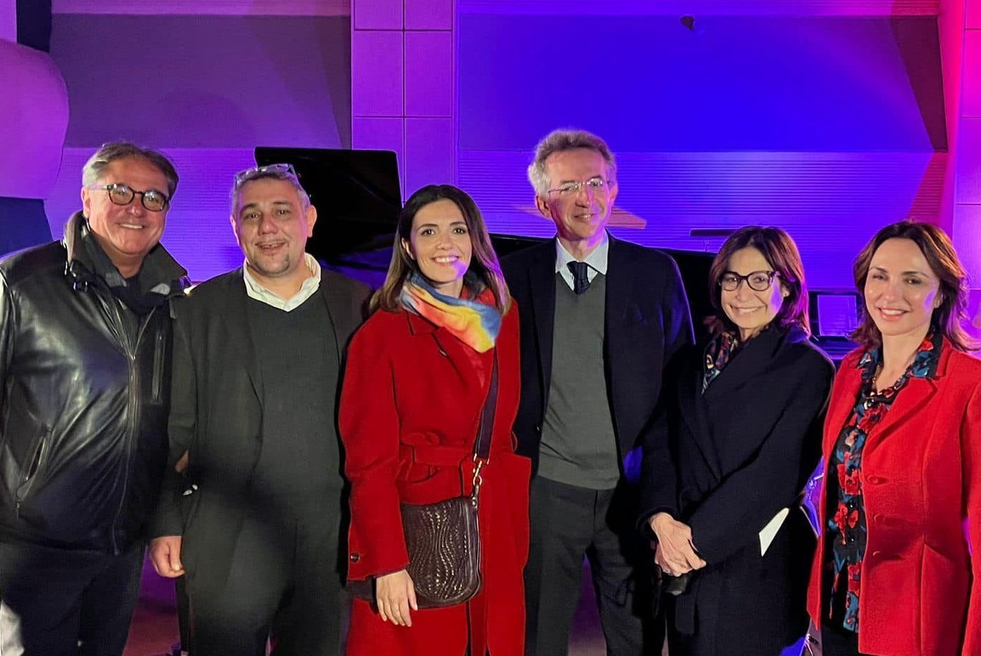 Mina Settembre, il sindaco sul set con Serena Rossi: È il volto della ...