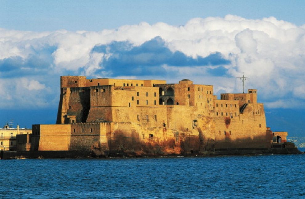 A Castel dell'Ovo spettacoli sul mare, arte ed eventi: il piano di ...