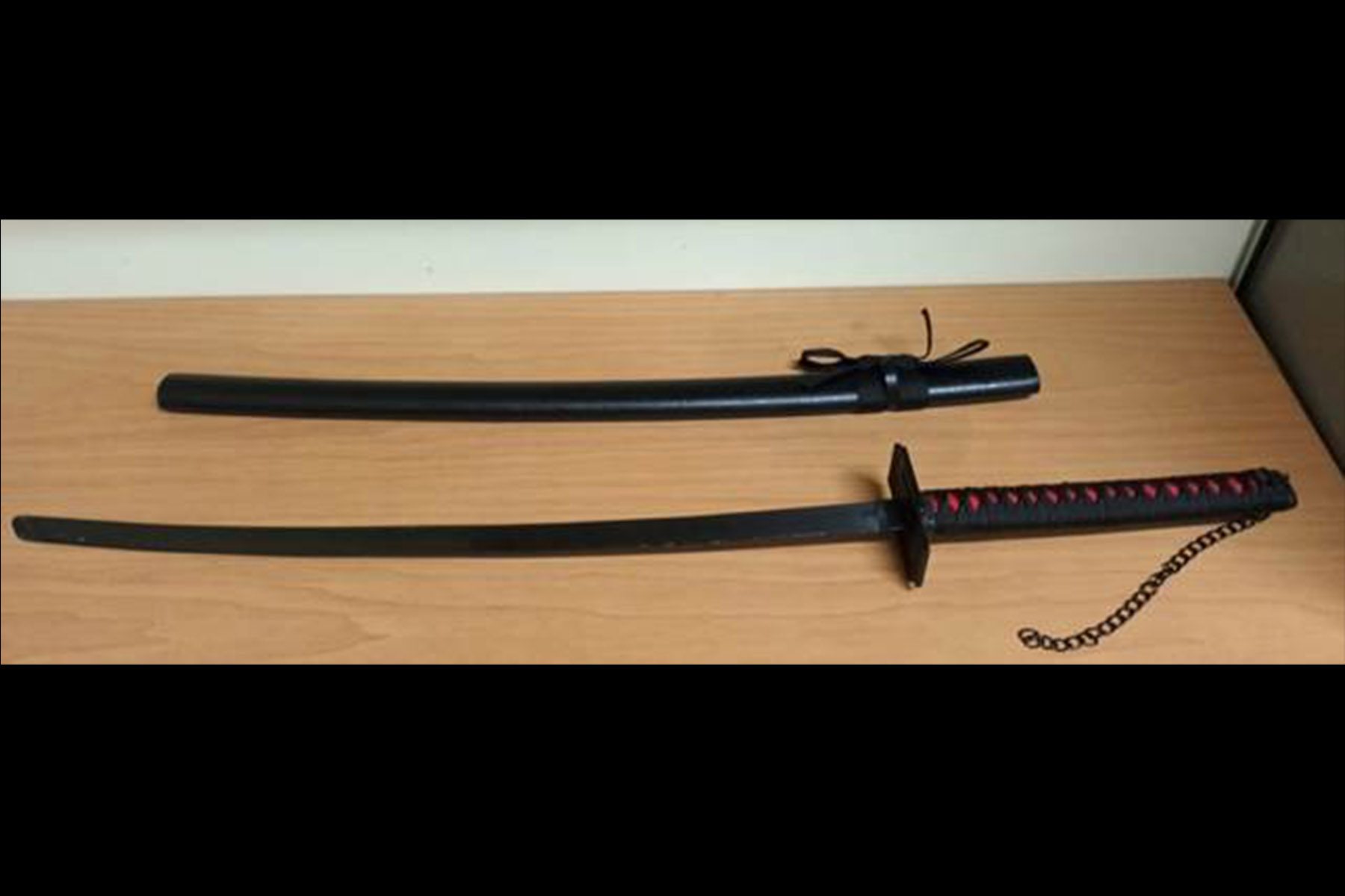 Va in giro con una spada katana nel bagagliaio, nei guai 39enne nel ...