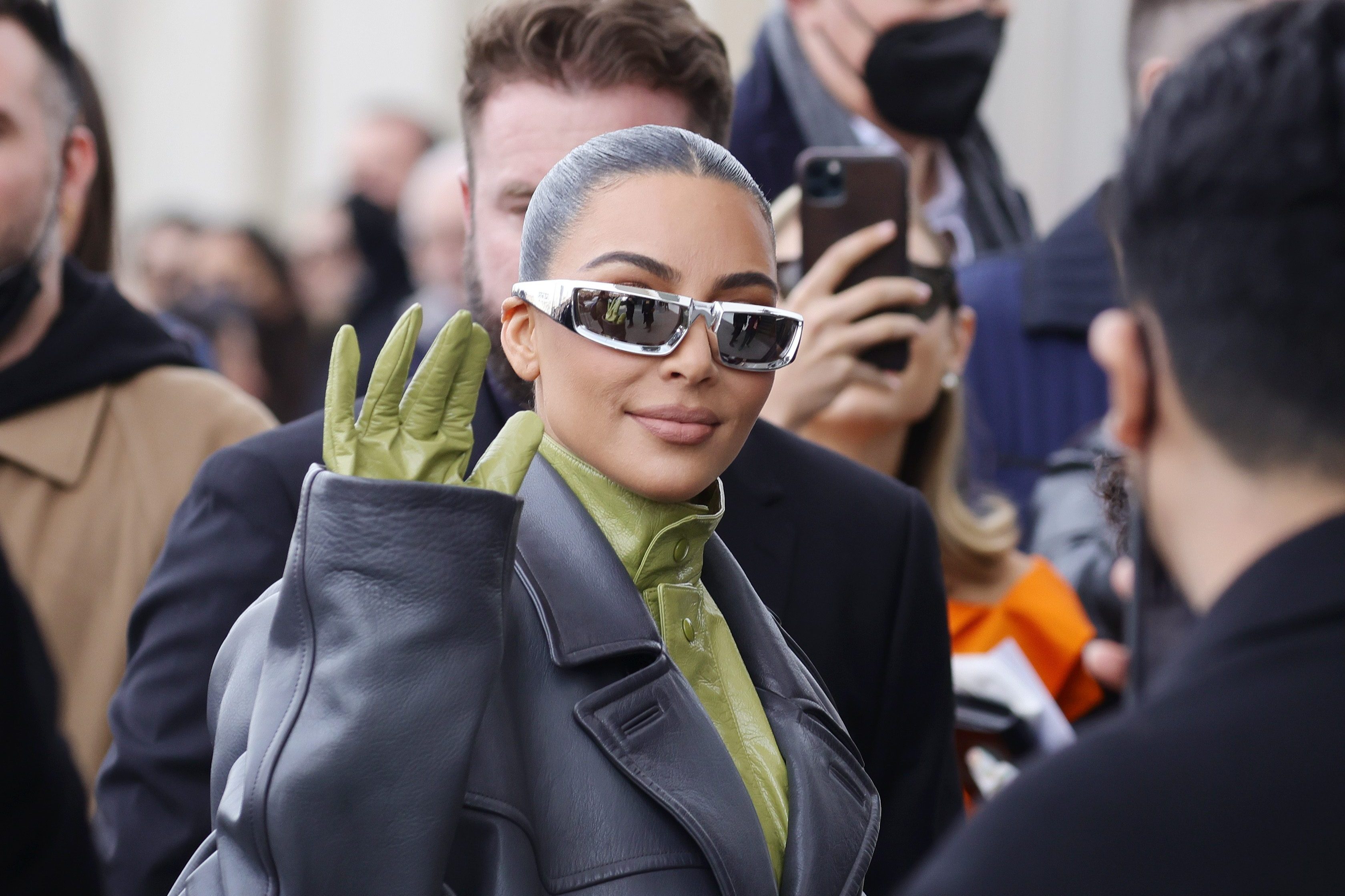 Kim Kardashian arriva in Italia: total look di pelle per assistere alle ...
