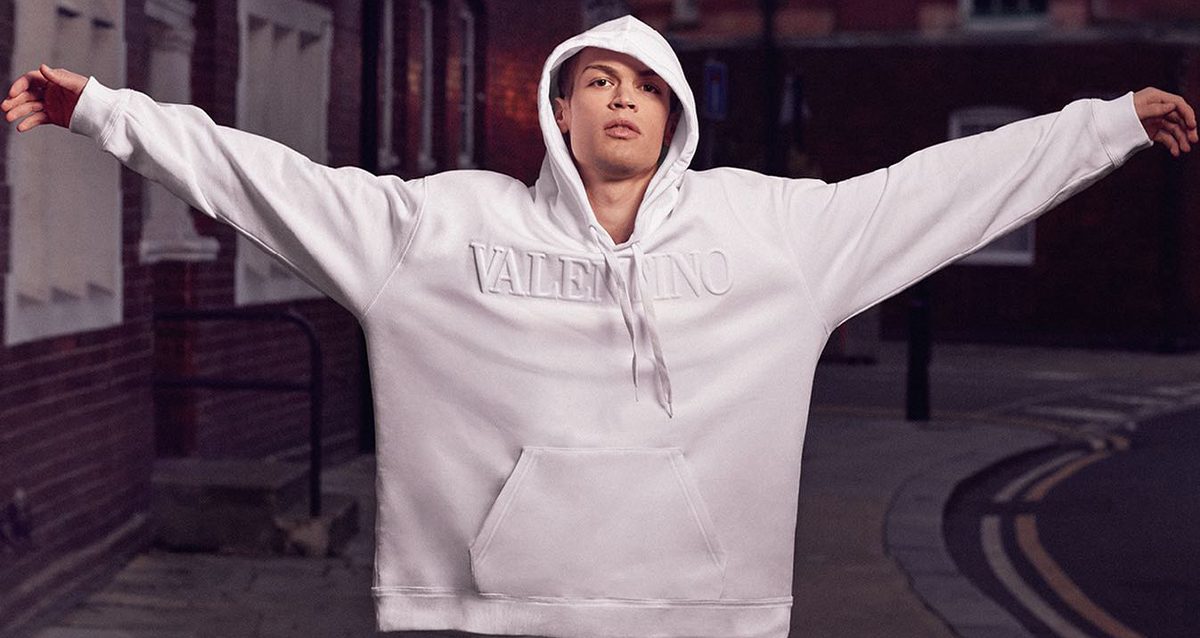 Blanco diventa modello: la trasformazione di stile con mocassini e ...