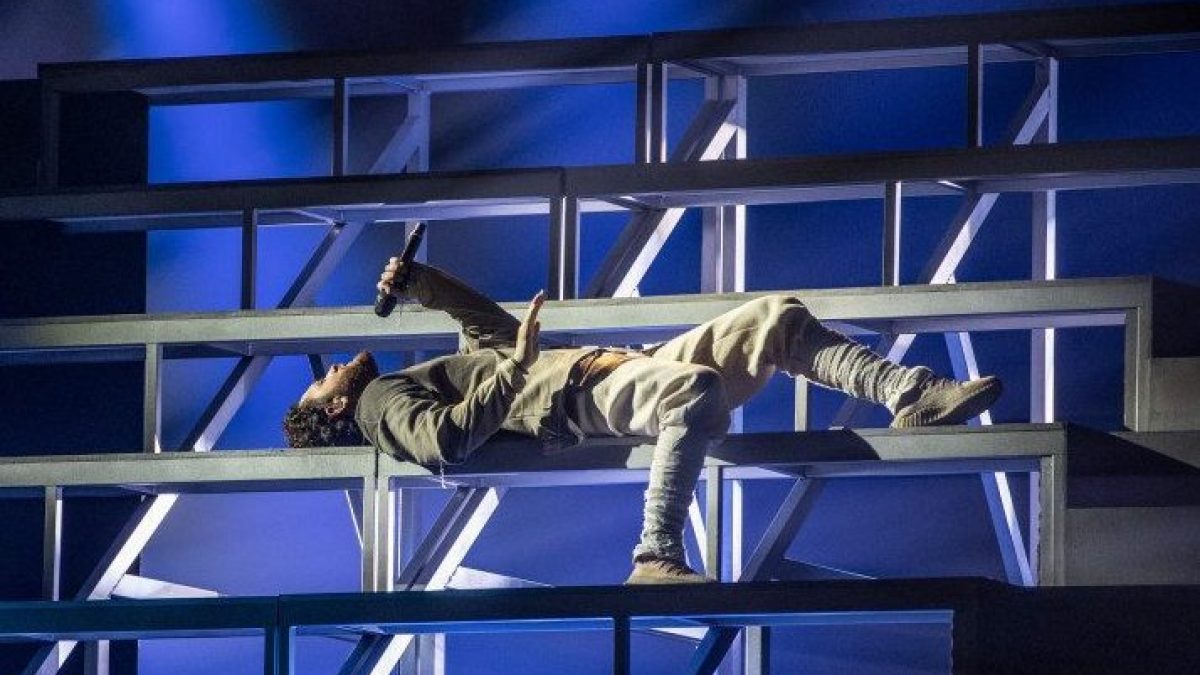 Nadir Rustamli in tuta all'Eurovision: perché il cantante dell ...