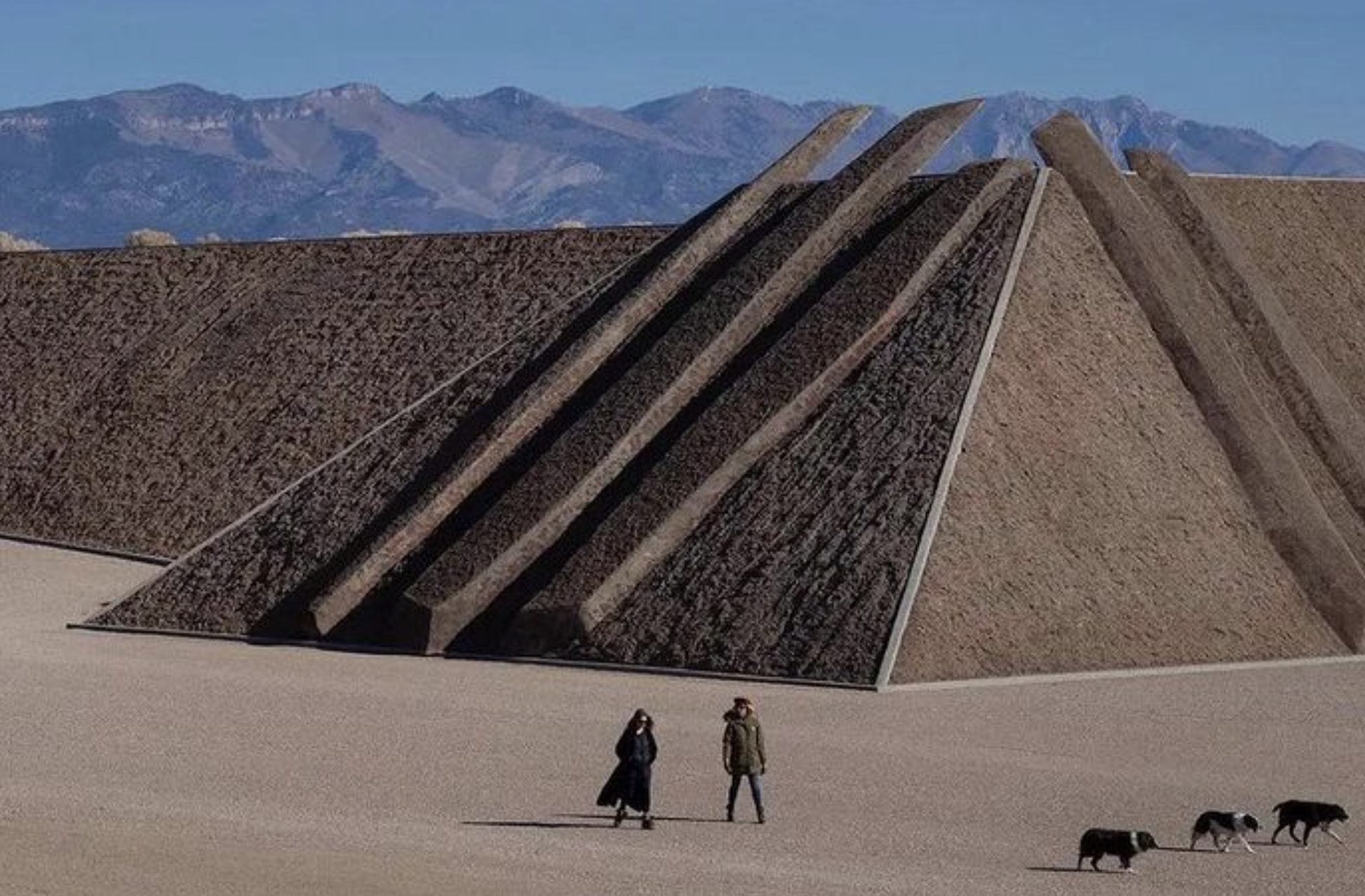 Svelata una nuova città nel deserto del Nevada: è la più grande opera d ...