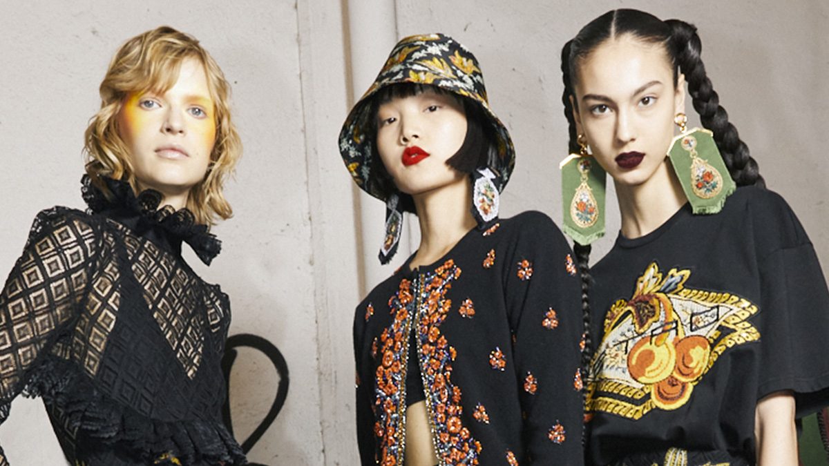Milano Fashion Week PE 23, le tendenze make up: rossetti pop e ombretti colorati in passerella