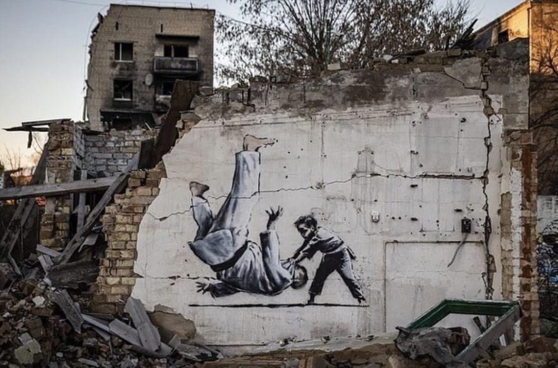 Banksy in Ucraina? Il significato delle opere in zona di guerra