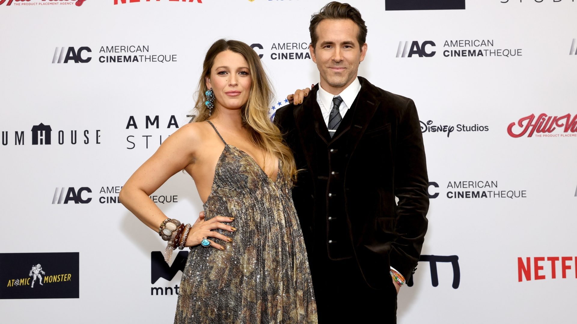 Blake Lively col pancione sul red carpet: è regina di eleganza col maxi ...