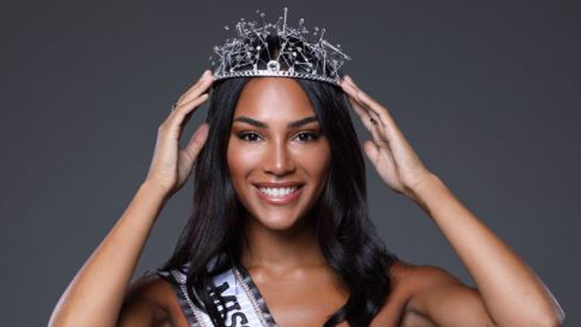 Virginia Stablum at the Miss Universe final: “My dress honors women who ...