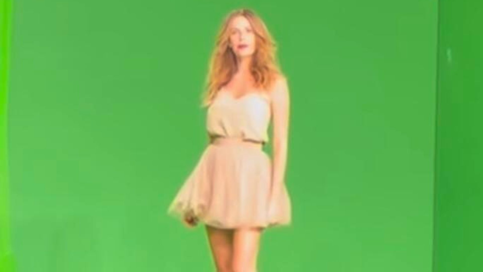 Alessia Marcuzzi è pronta per Boomerissima: prima del debutto sfila con ...