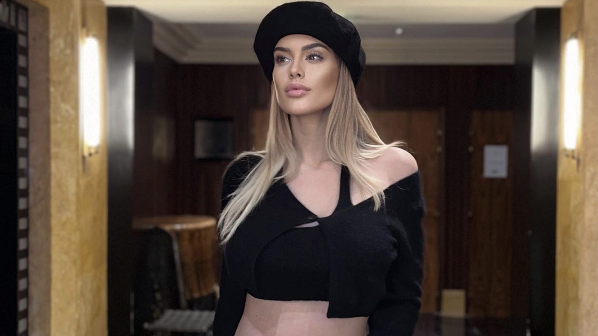 Sophie Codegoni con la pancia nuda: in gravidanza non rinuncia a crop ...