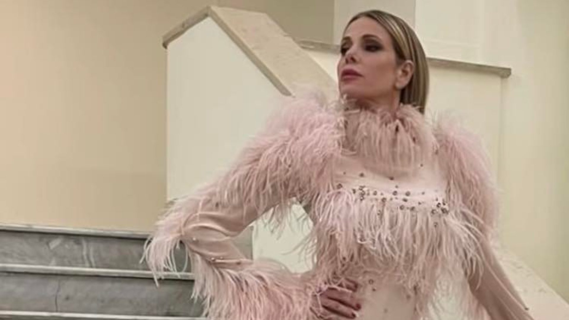 Alessia Marcuzzi regina di stile del dopo Festival: a Viva Rai 2 è una ...