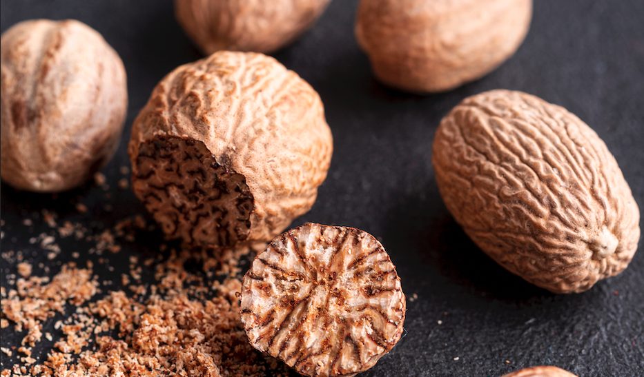 Amici 22, la noce moscata può davvero essere usata come una droga?