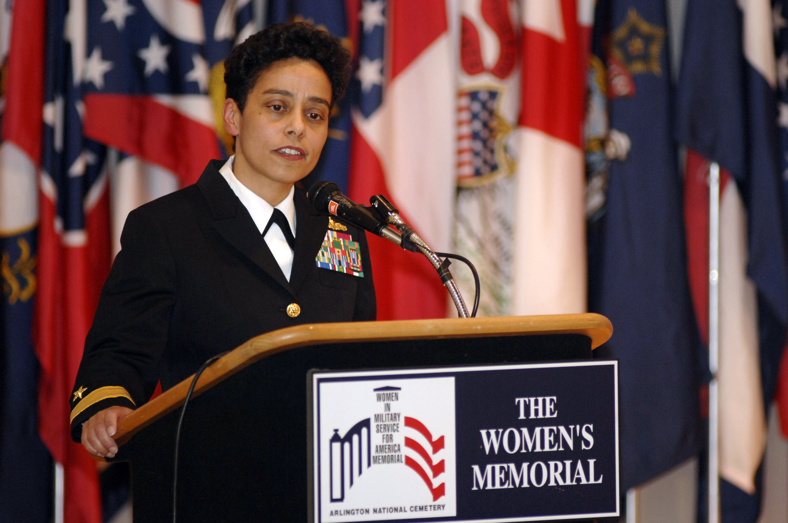 Michelle Howard: una donna a capo della base Nato di Napoli