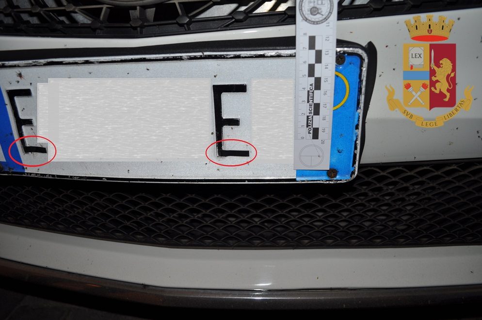 In autostrada con la targa modificata, le multe arrivavano a un ...
