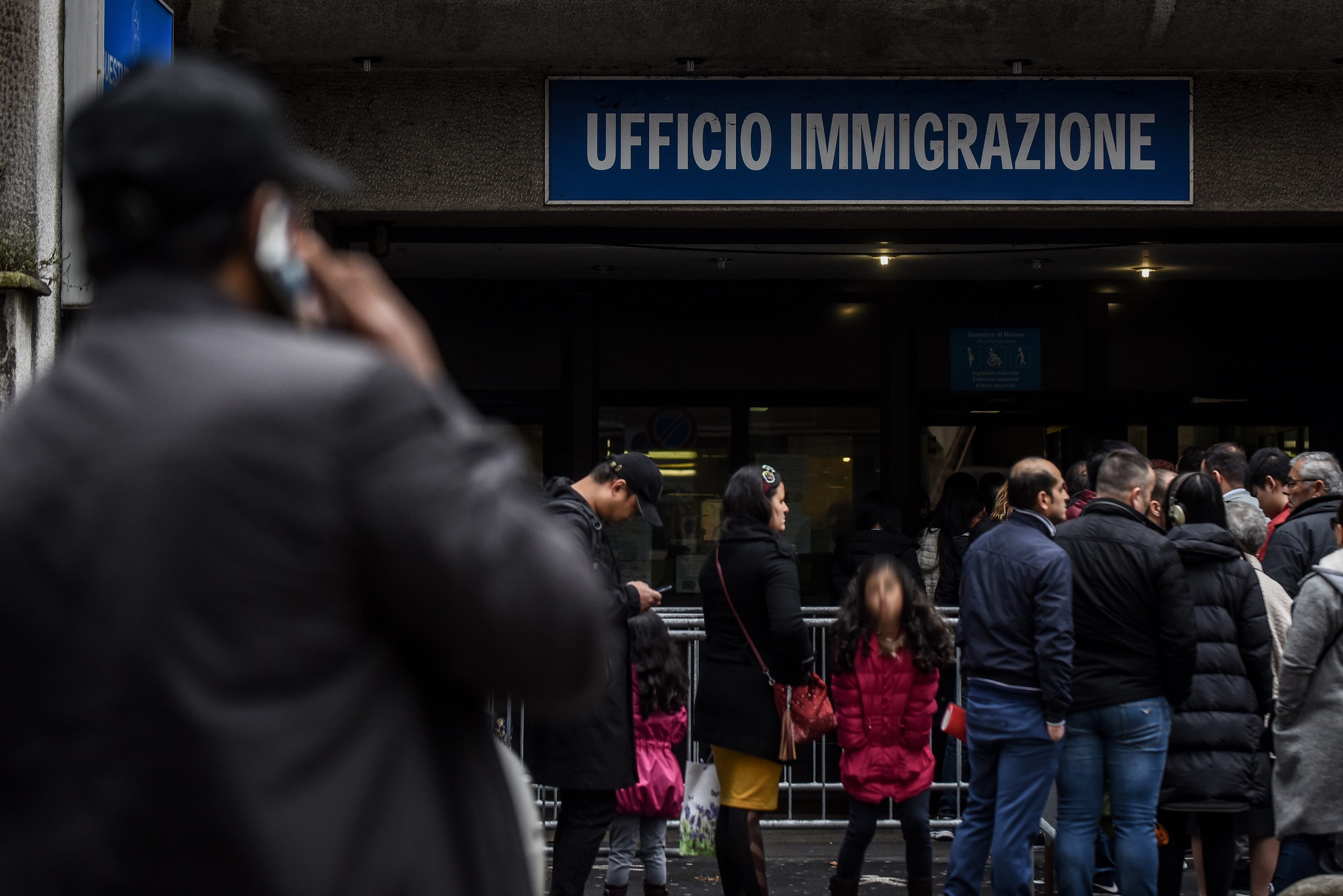 A Napoli in 24 ore rilasciati 2.650 permessi di soggiorno agli immigrati