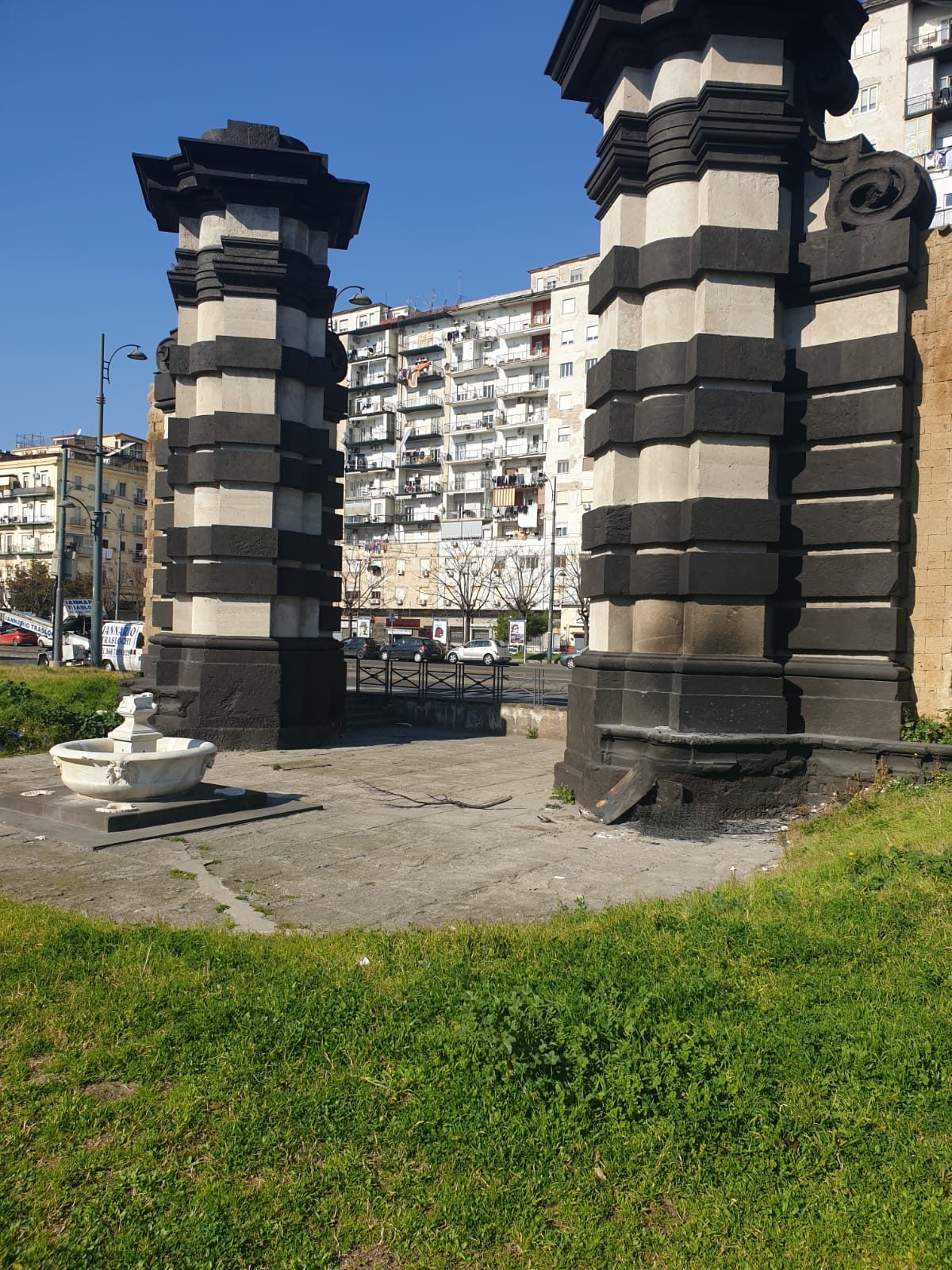 Monumentando, dossier sui restauri da incubo: 'Verniciato piperno delle ...