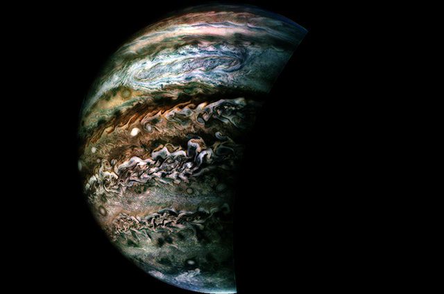 Giove, la sonda della NASA Juno ci regala nuovi scatti mozzafiato delle ...