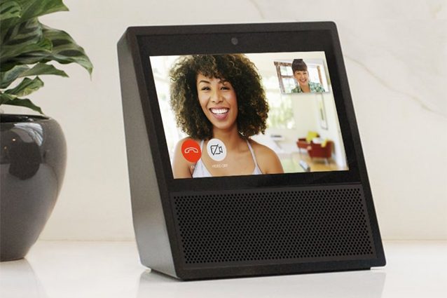 Amazon presenta Echo Show, il nuovo assistente virtuale con display touch