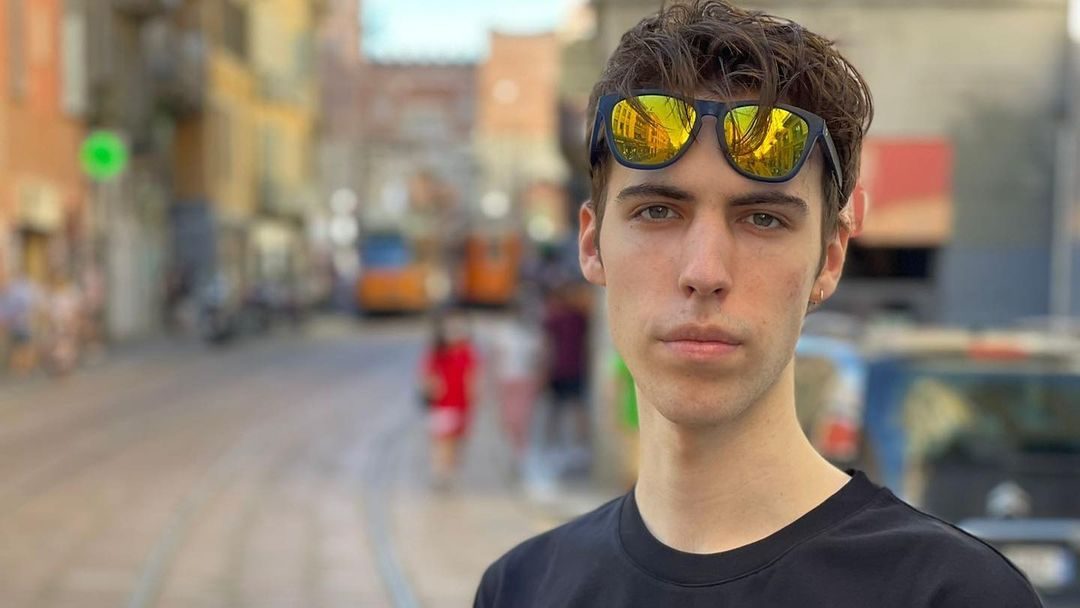 Chi è GrenBaud, l'ultimo fenomeno di Twitch già cantante e idolo di YouTube