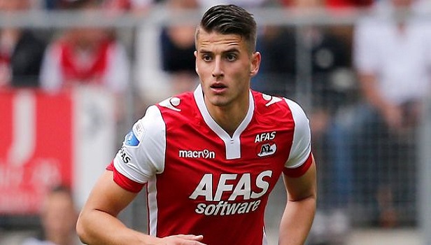 Calciomercato, duello tra Fiorentina e Lazio per il difensore Wesley Hoedt