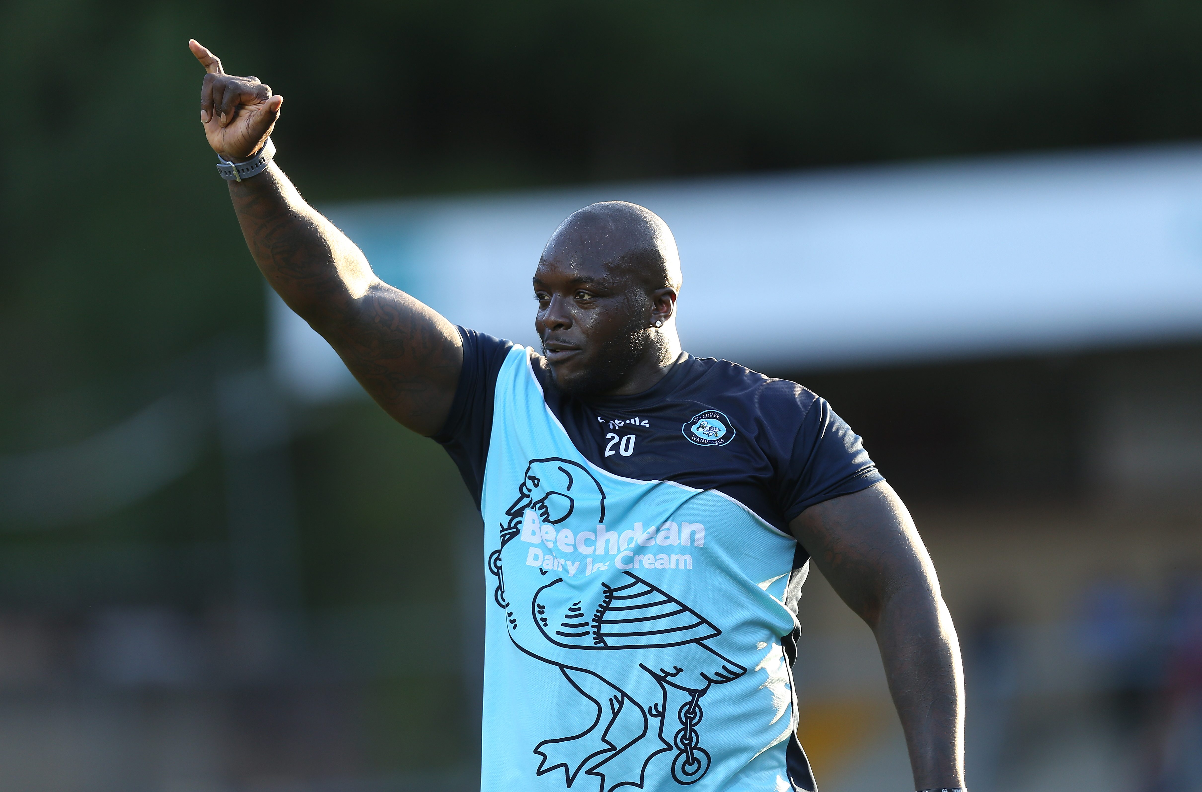 Akinfenwa pensa al wrestling: Posso battere anche The Rock